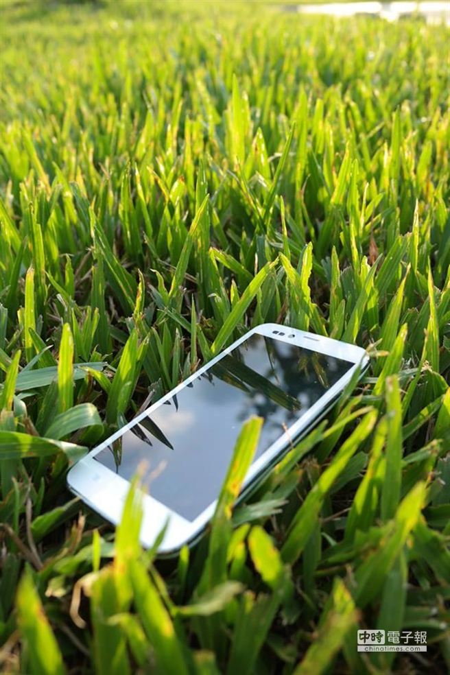 0元的5吋四核機種moii E996 最佳的商務雙卡機 - 科技 - app01