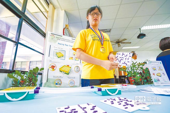 IEYI世界青少年發明展 百變迷宮天蠶變 國中女奪金 - 頭條 - 中國時報