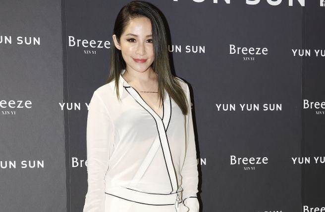 ELVA「睡覺都在身邊」 床照示愛小男友 - 娛樂 - 中時新聞網