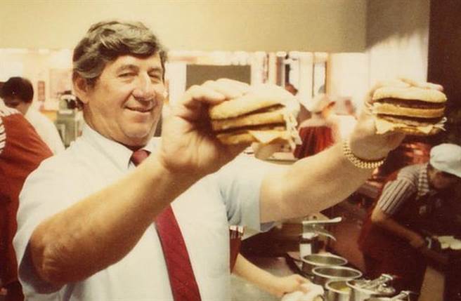 「大麥克」之父逝世享壽98歲 兒曝父親每周吃一次 - 國際 - 中時新聞網