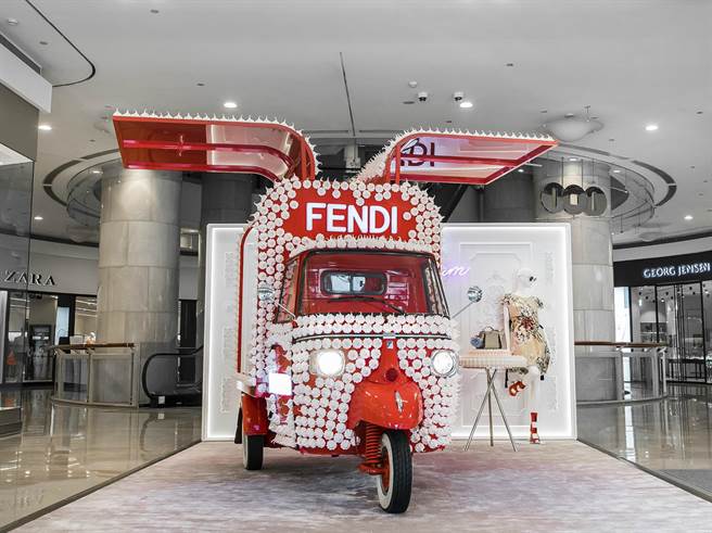 FENDI 期間限定裝置！義大利經典 Ape Car 三輪車現身台灣 - 風格 - 樂時尚