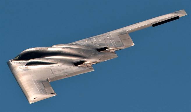 川普、金正恩互斥求战！F-22、B-2轰炸机罕见同框示威 - 军事 - 中时新闻网