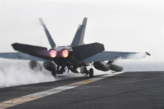 起碼損失6200萬 美F-18訓練引擎起火 - 軍事 - 中時新聞網