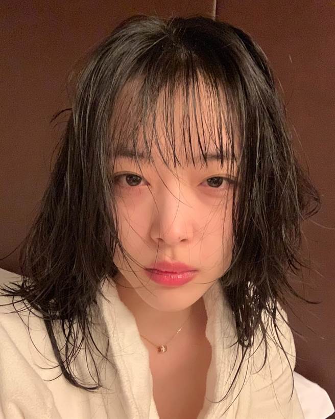 雪莉秀設計才華也脫序！網友吐槽「看不懂」 - 潮流 - 樂時尚