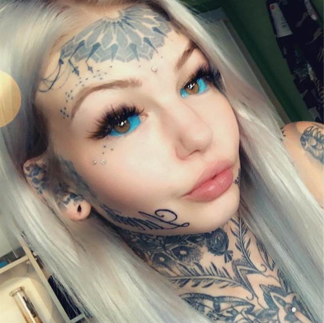 美艷正妹「眼球刺青」成蓝色 睁眼竟失明 - 地方万象 - 中时新闻网