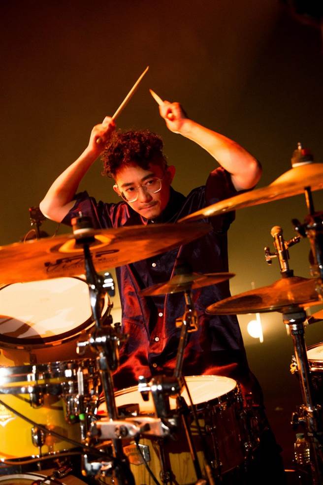 Tizzy Bac成軍20年開唱 3D動畫同台已故團員超感人 - 娛樂 - 中時