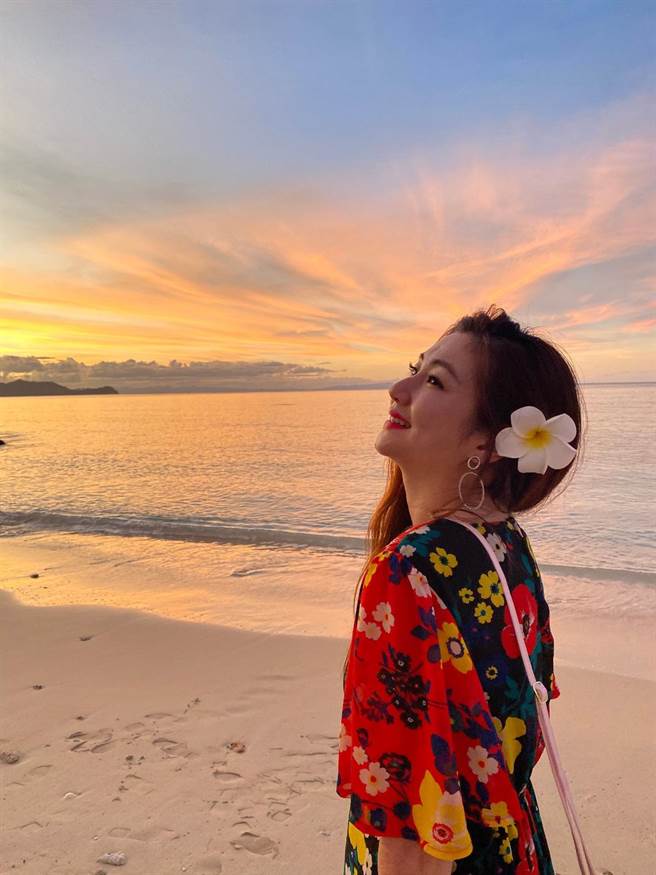 Selina遊澳洲竟在機場淚崩！發生意外插曲：腳底發冷 - 娛樂 - 中時