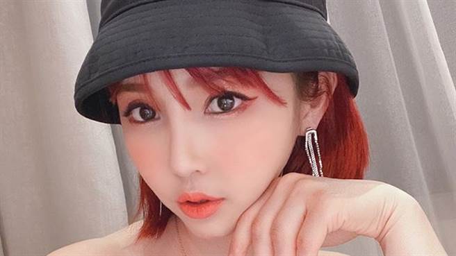 超兇網紅泳裝遮不住！邪惡視角「擠出半球」 網羞：激凸了 - 名人 - 時尚