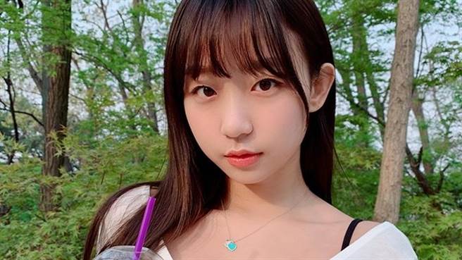 超兇正妹V領開縫！無料放送洗澡影片引暴動 - 名人 - 時尚