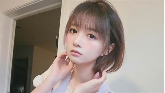 23歲「電眼正妹」白皙雙球炸出深溝引熱議 - 名人 - 時尚