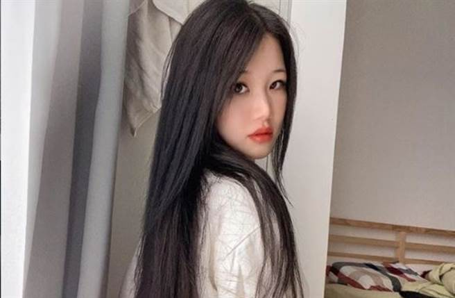 「大馬波神」糖糖IG破百萬給福利！外套內全沒穿手指遮不住圓弧曲線 - 名人 - 時尚