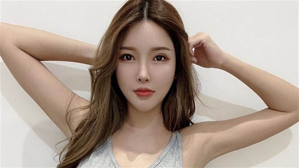 大馬正妹「上半身沒穿」！跑步狂晃乳浪震暈網 - 名人 - 時尚