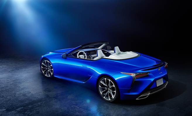 单一规格 588 万、Limited Edition 620 万，御风而行绝美敞篷 Lexus LC500 Convertible 正式发表 ...