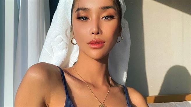 170cm「內衣店闆娘」上身沒穿 自拍秀限制級身材 - 娛樂 - 中時新聞網