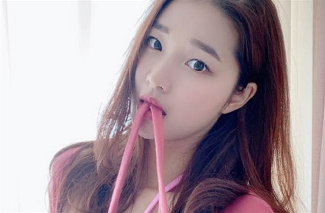 170cm辣媽「掛脖泳裝爆出渾圓曲線」上帝視角曬福利 - 名人 - 時尚