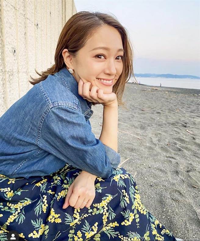 chay獻白紗新婚吻 「國民拌飯香鬆」千金婚禮避疫拖半年 - 娛樂 - 中時