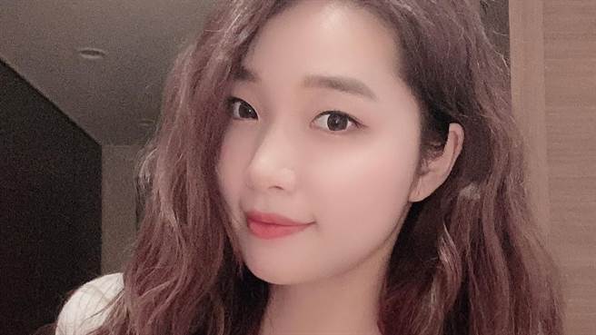 170cm辣媽只穿比基尼自拍 狂洩飽滿雙球超惹火曲線 - 名人 - 時尚