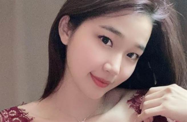 170cm辣媽運動脫到剩Bra 惹火熱舞狂炸ㄦ字水蛇腰 - 名人 - 時尚