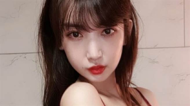 清純女星蕾絲透視裝超辣 下半身沒穿惹火曲線遭看光 - 娛樂 - 時尚