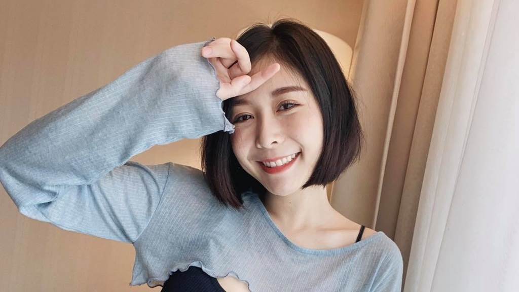 Albee節目公開素顏 衣服沒穿好超兇車頭燈搶鏡 - 娛樂 - 中時新聞網