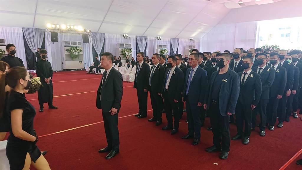 3000 triad member farewell to gangster head