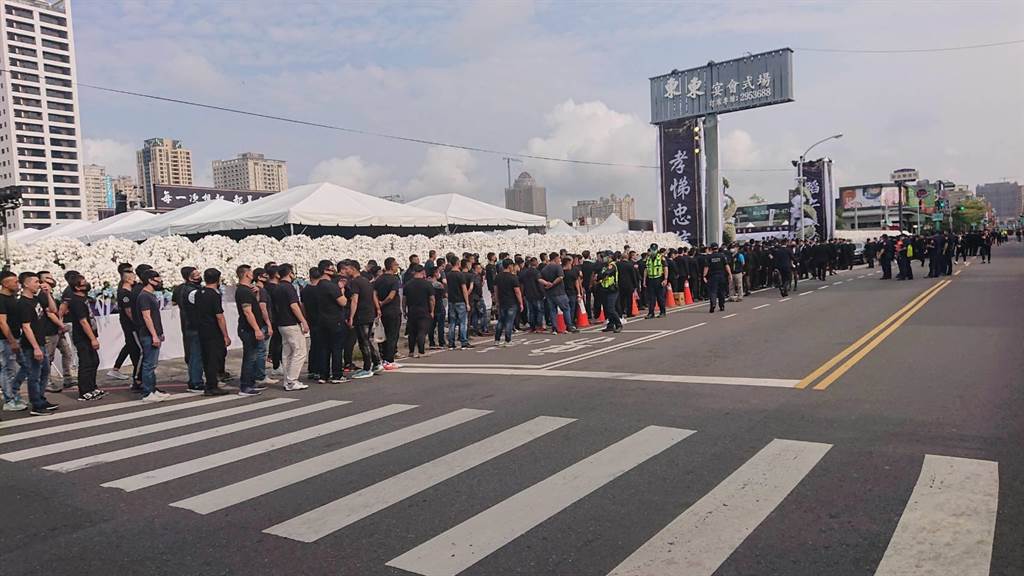 3000 triad member farewell to gangster head