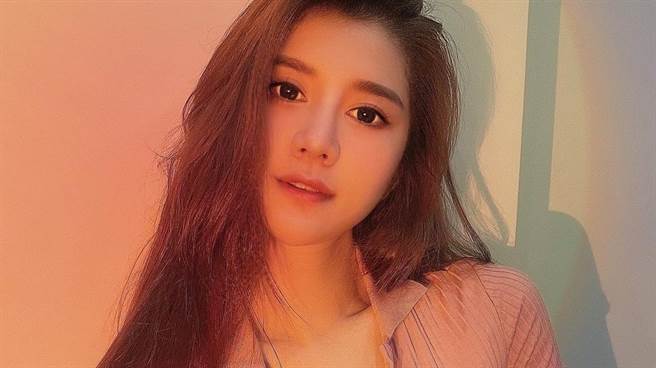 大馬空姐胸前只剩一條線 裡面沒穿辣洩飽滿半球 - 娛樂 - 中時新聞網