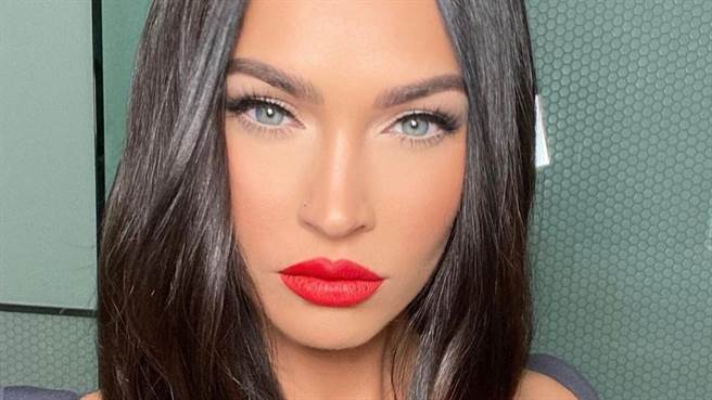 梅根福克斯深U透視裝只遮三點 燈光下豐滿身材全洩 - 娛樂 - 中時新聞網