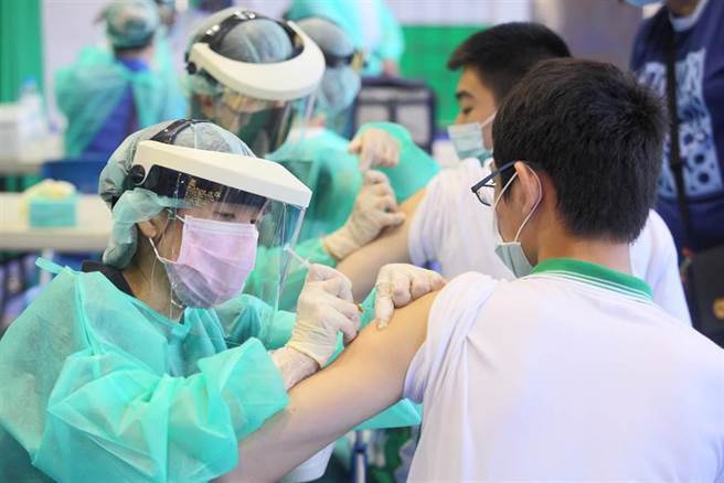 新北校園開打BNT 1學生接種後胸痛 - 生活 - 中時