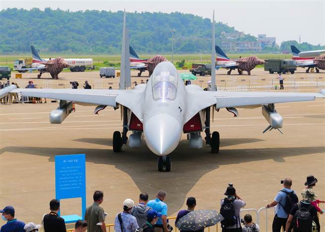 共軍殲16D投入實戰化 與殲20搭配效果翻倍 - 兩岸 - 中時新聞網