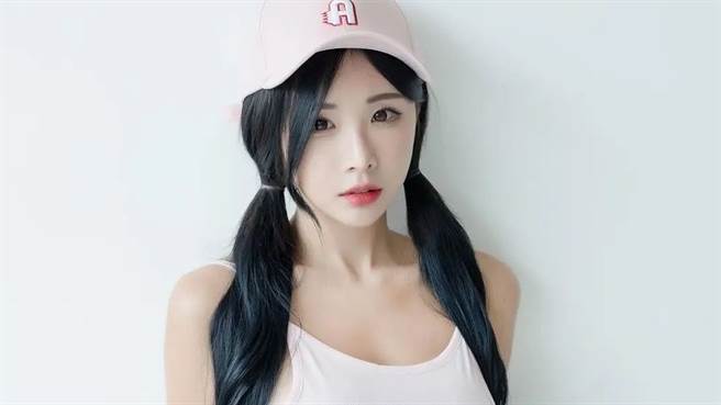 超兇女偶像轉行當18禁網紅「只遮三點」火辣身材全看光 - 娛樂 - 中時新聞網