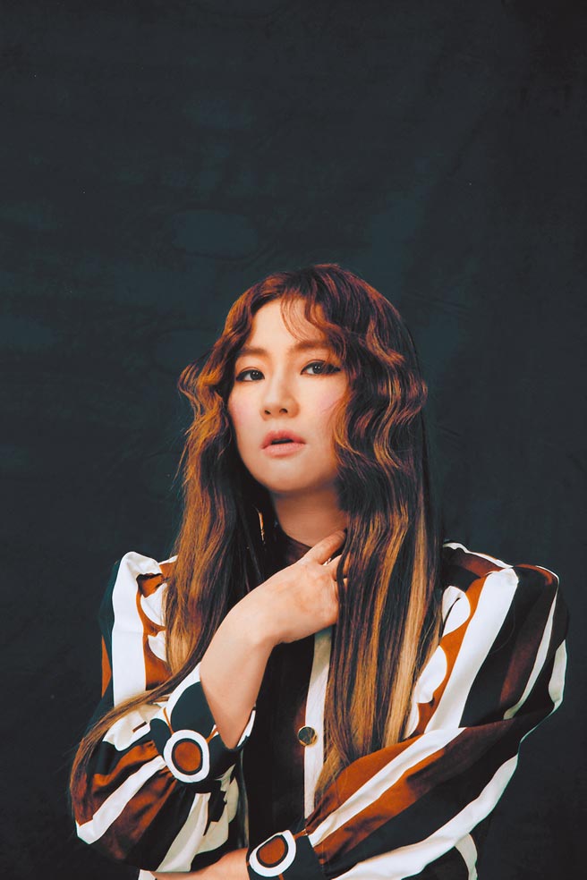 Selina再報喜 左擁鮮肉右抱專輯 - 娛樂新聞 - 中國時報