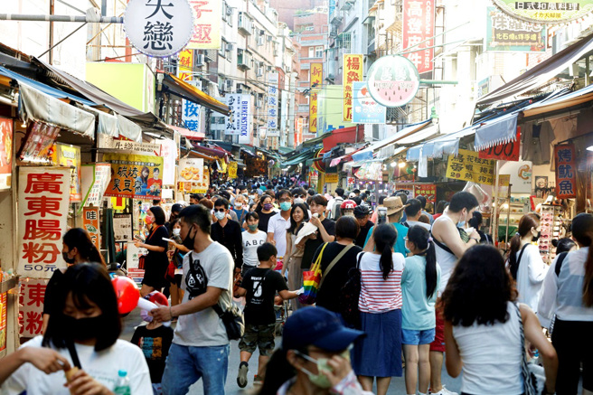 大陸軍演台灣人照常過生活 CNN記者驚：餐廳大排長龍 - 國際 - 中時新聞網