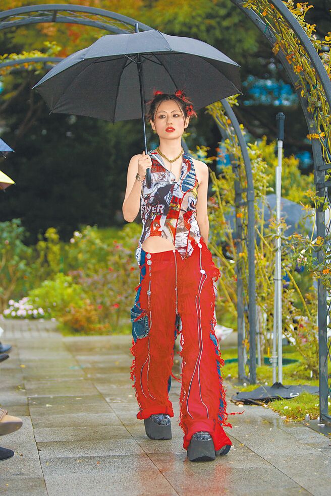 黃瑋昕走JENN LEE秀感受滿滿愛 - 時尚 - 中國時報