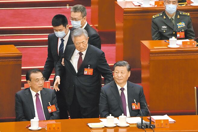 胡錦濤中場離席 不忘拍拍李克強 - 兩岸要聞 - 中國時報