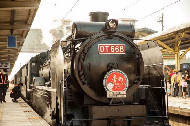 黃偉哲：蒸汽火車DT668國王號出發囉！ - 政治 - 中時新聞網
