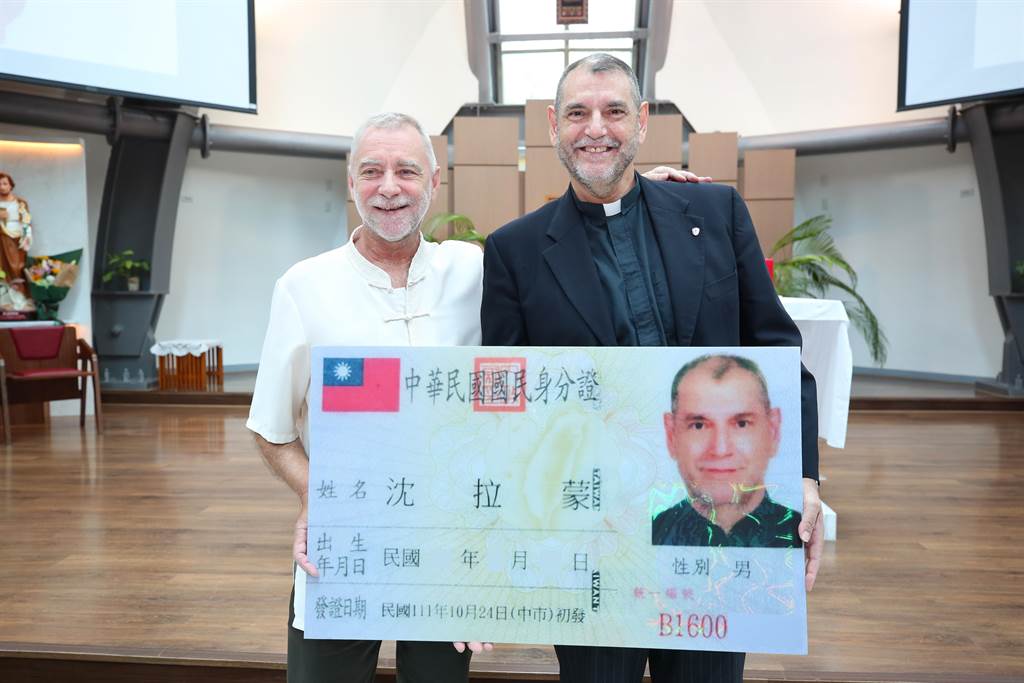 奉獻教育與福傳31年 西班牙籍神父拿到身分證成為台灣人 - 生活 - 中時