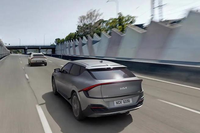 Kia EV6 2023 年式開放預訂：166.9 萬元起，加贈 U-POWER 一年免費充電與 V2L、家用充電器 - 汽車情報-汽車新聞 - 旺車