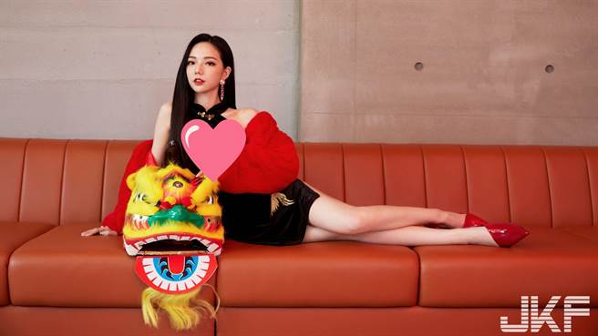 JKF女郎啾啾用D奶求和男友 網讚：乳不巨何以聚人心 - 娛樂 - 中時