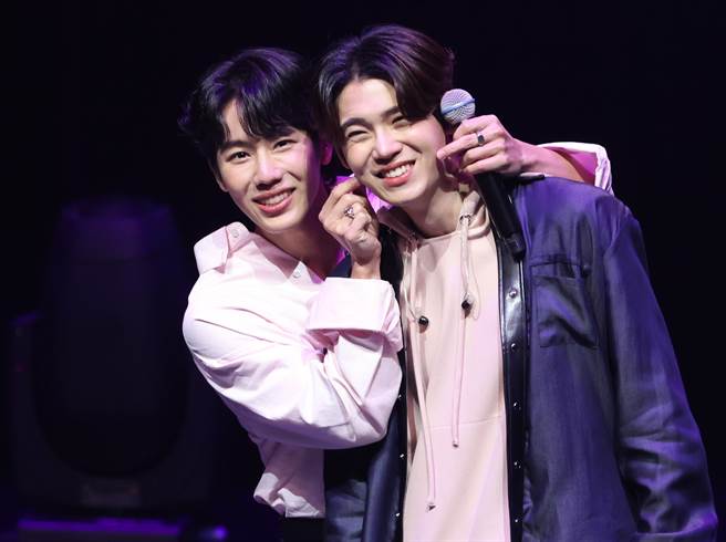 Yin、War見面會狂撒糖 嘴對嘴零距離吃鱈魚香絲粉絲嗨翻 - 娛樂 - 中時