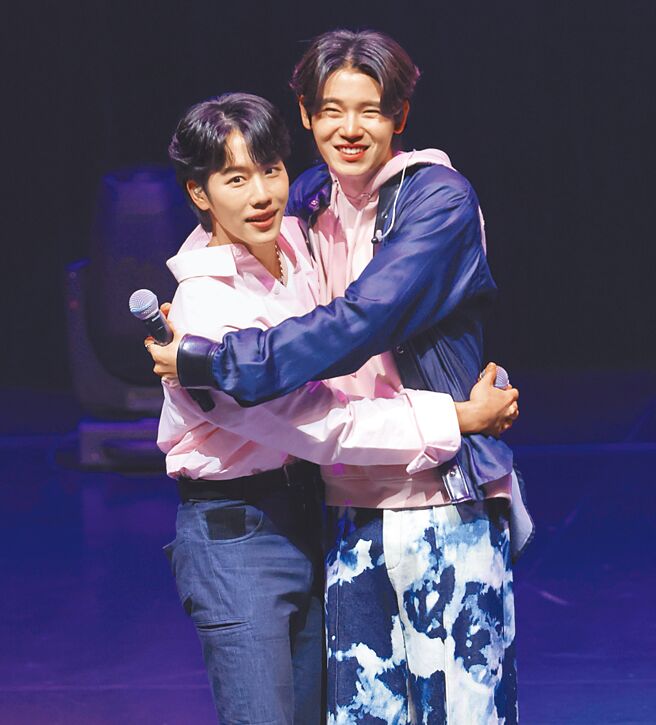 YinWar見面會撒糖 嘴對嘴樂翻粉絲 - 娛樂 - 中國時報