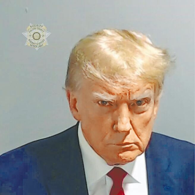 川普口卡照引熱議 拜登戲謔稱帥哥 - 焦點新聞 - 旺報