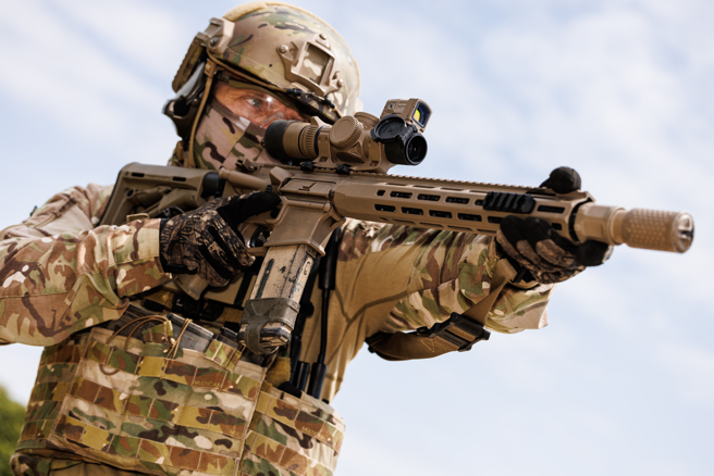 想通了！英國採購這1把新槍 L403A1亮點揭秘 - 軍事 - 中時新聞網