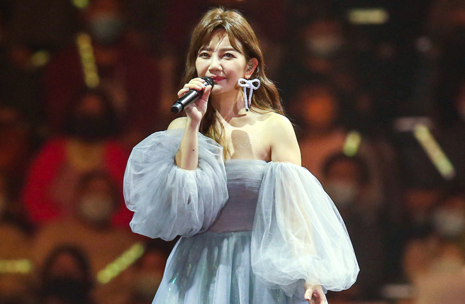 45歲梁靜茹唱《燕尾蝶》破音 本人認「翻車」：很想跳河 - 娛樂 - 中時新聞網