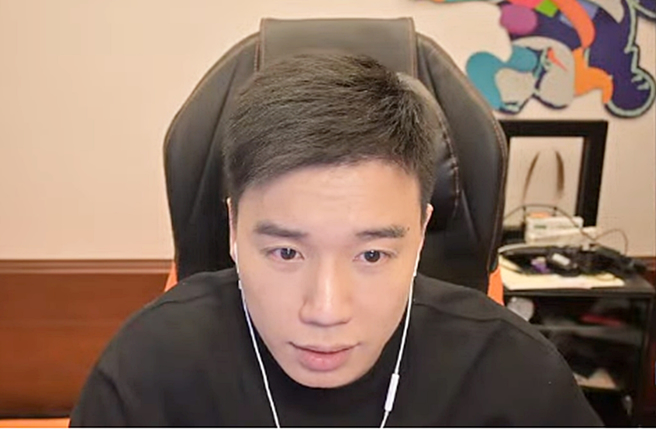 Toyz兩度向超哥下跪磕頭4次 吐露「鏡頭外1口接1口」現實主因 - 娛樂 - 中時新聞網