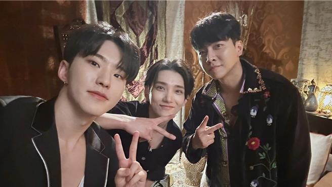 韓團《SEVENTEEN》成員傳「基情」 Joshua共浴Hoshi幫彼此洗澡 - 娛樂 - 中時