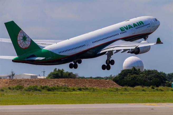 地勤出大包！長榮客機馬尼拉機場擦撞菲航 機上245人情形曝 - 生活 - 中時新聞網