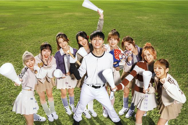 PINK FUN30度高溫熱舞體力崩潰 人氣YTR驚喜助陣 - 華人星光 - 中時