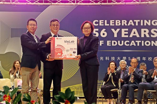 弘光獲贈4800萬元VisLab軟體 AI人才培育再添利器 - 臺中市 - 中時