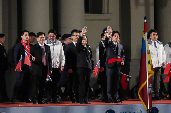 慶祝113年元旦 府前典禮出現「巨幅國旗」 - 政治 - 中時新聞網